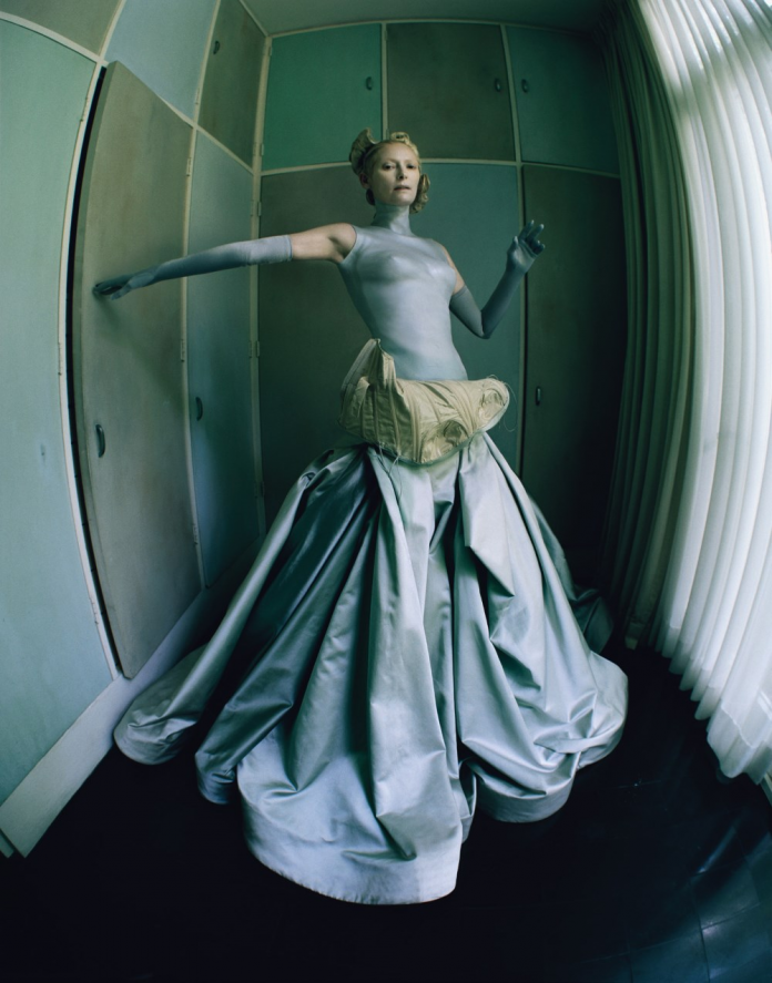 Tim Walker y Tilda Swinton recrean obras de Leonora Carrington en ...