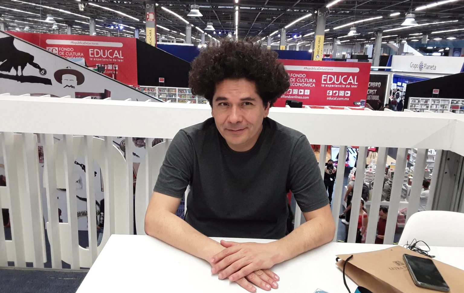 ENTREVISTA | ‘Peluquería y letras’, de Juan Pablo Villalobos, cargada ...