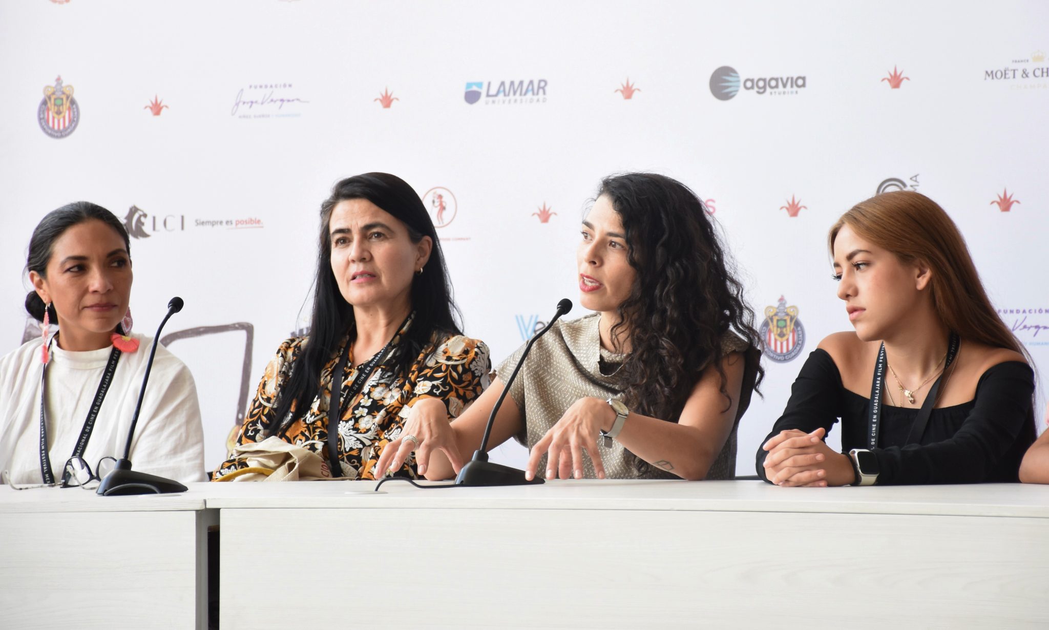 ENTREVISTA | ‘Mujeres del alba’, de Jimena Montemayor, guerrilla y mujeres en Ciudad Madera ...