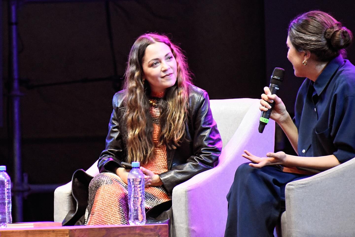 Natalia Lafourcade presenta en la FIL 2023 su libro: "De todas las ...